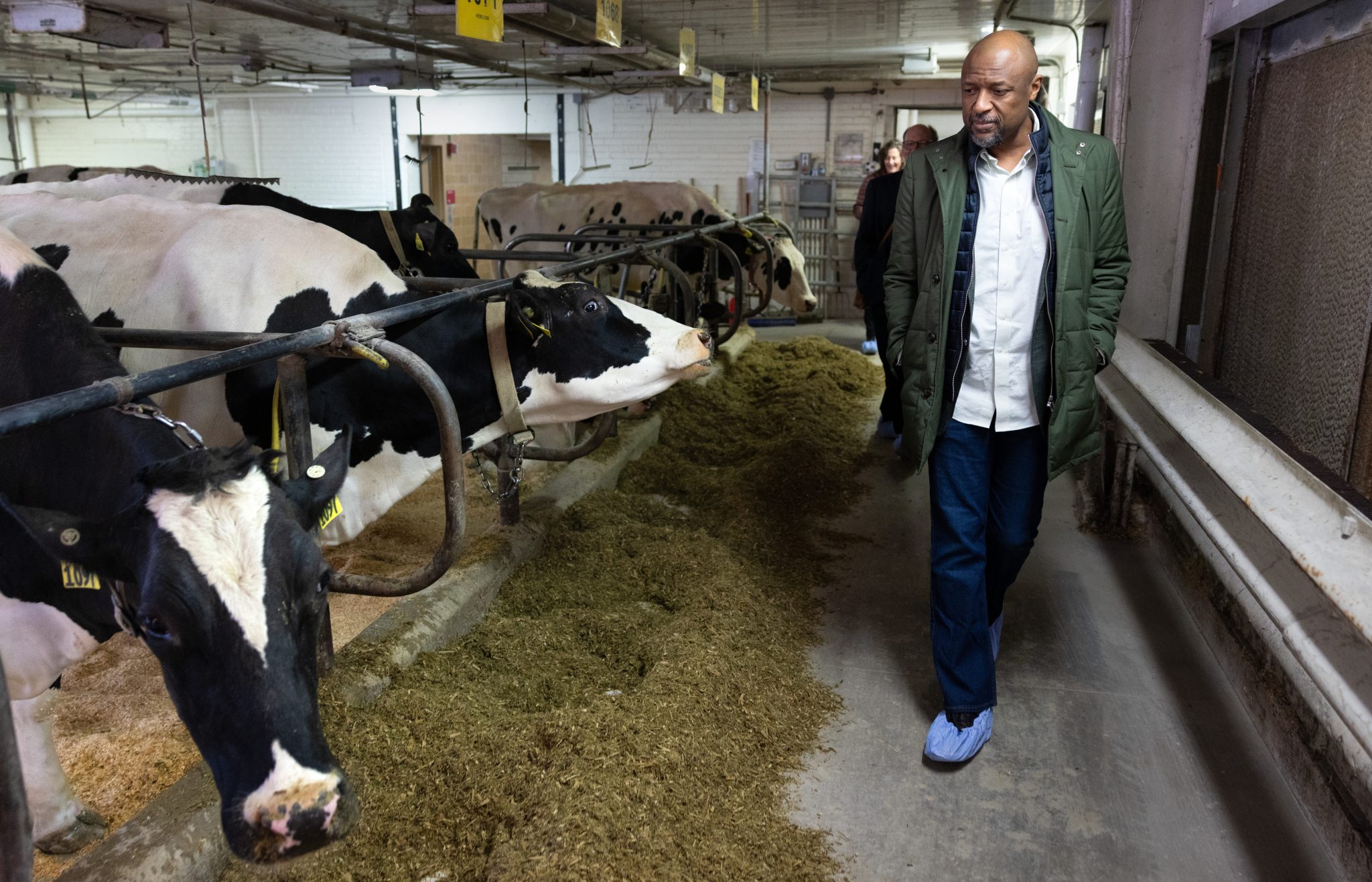 Photos: Provost Isbell visits CALS – eCALS